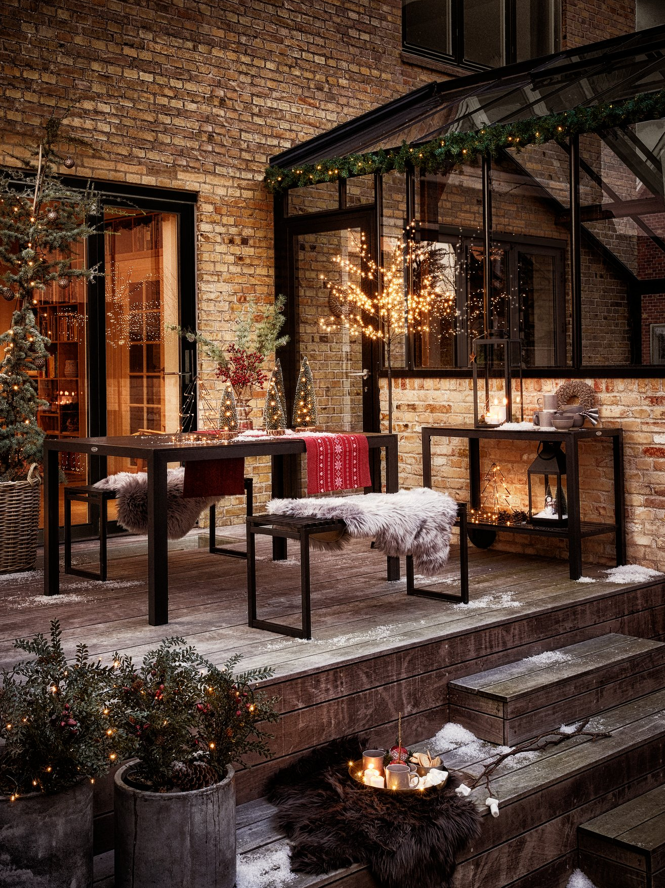 Create a comfortable and stylish setting at home for Festive ...